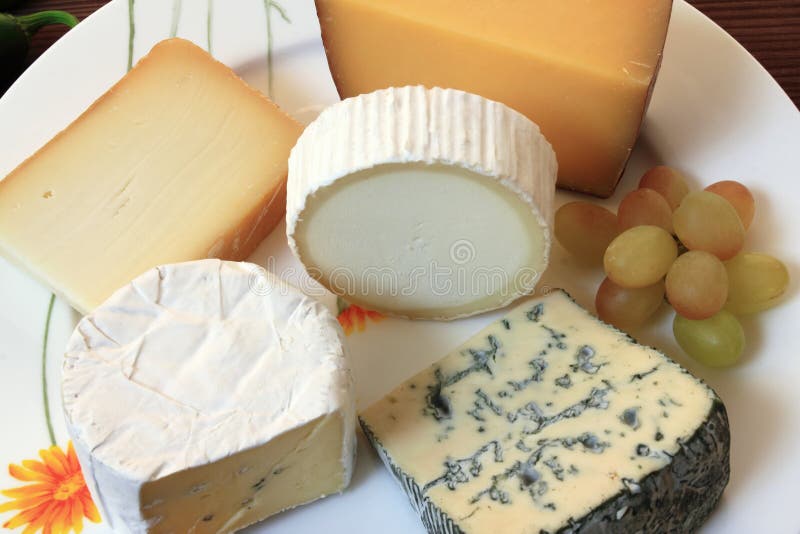 Types de fromage image stock. Image du laiterie, poivre - 13009803