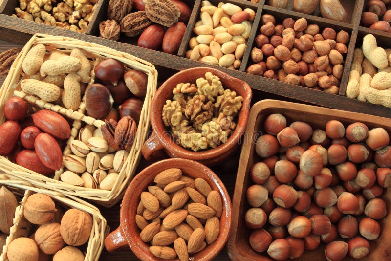 Types de noix image stock. Image du types, mélange, pistache - 24357445