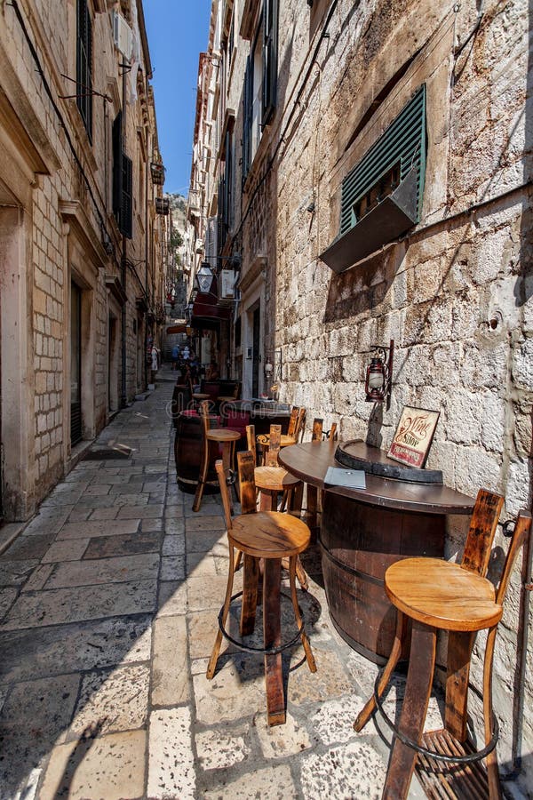 Typical Cafe in Old Town, Dubrovnik, Croatia Editorial Photo - Image of ...