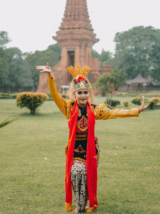 Mayang Rontek Dance editorial image. Image of dance - 221875965