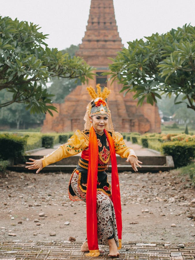 Mayang Rontek Dance editorial stock photo. Image of mojokerto - 221787483