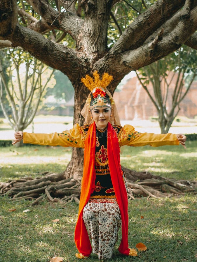 Mayang Rontek Dance editorial photo. Image of drink - 221787166