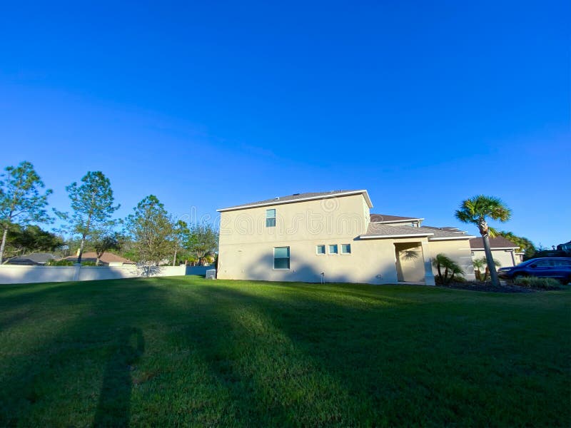 A typical Florida house stock image. Image of grass - 174085421