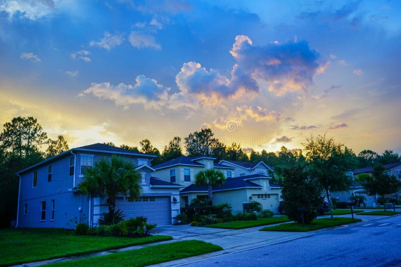 A typical Florida house stock image. Image of grass - 119292551