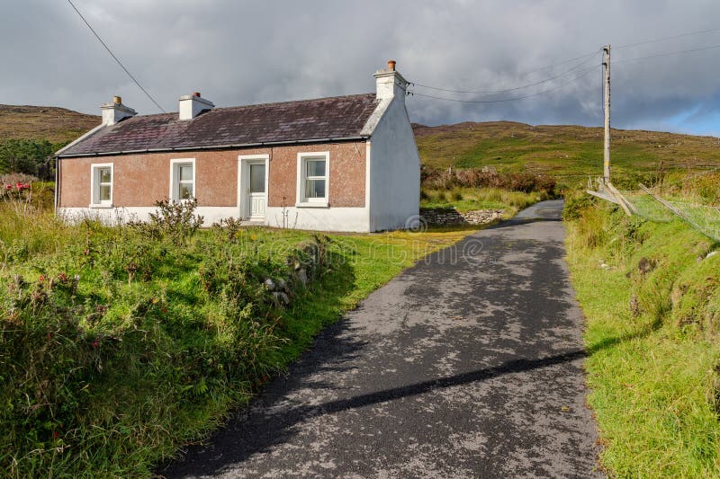 Typical Irish House in the Fields Stock Photo - Image of home, irish ...