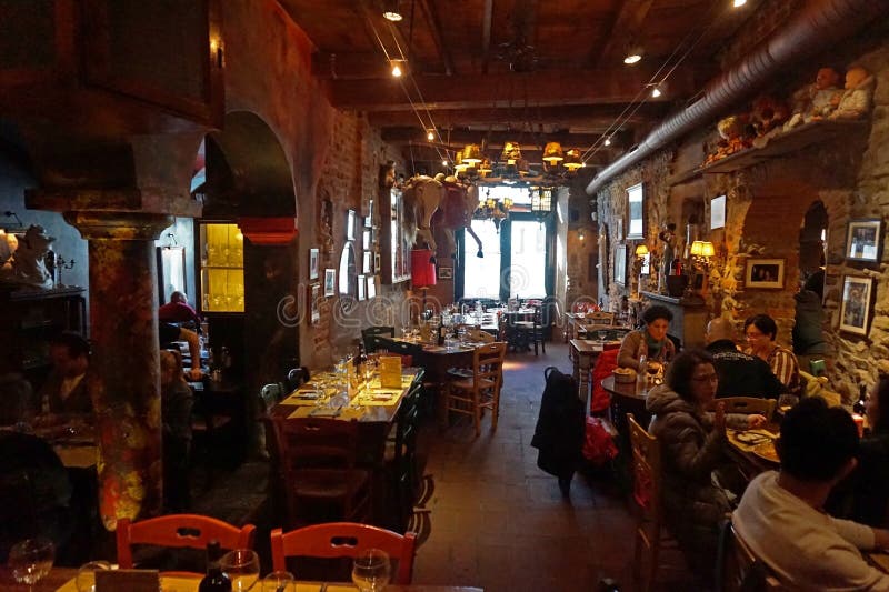 Typical Italian Restaurant, Florence Editorial Photo - Image of chair ...