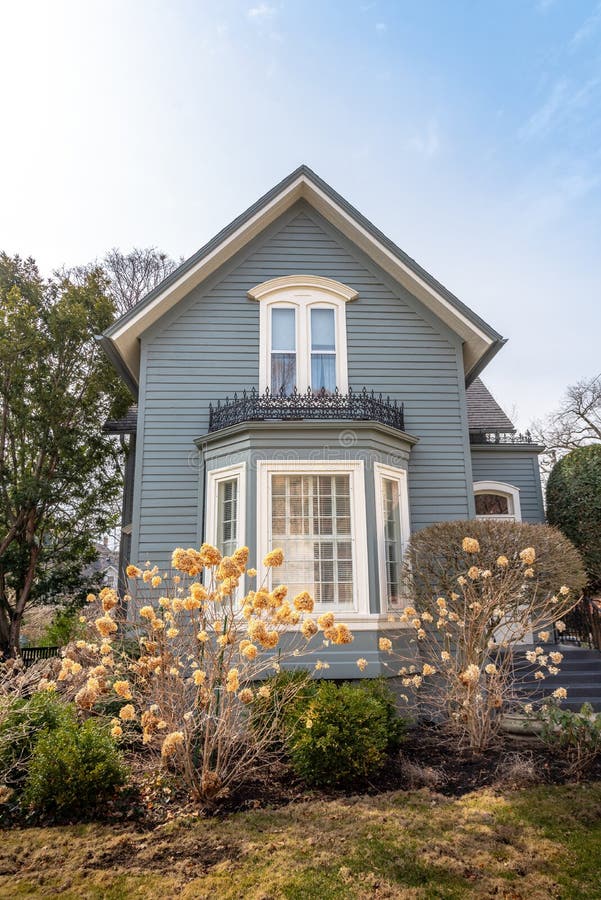 American Midwest House stock photo. Image of estate, front - 40212396