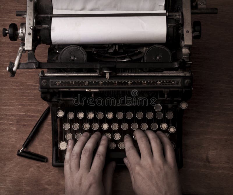Typing on an Old Typewriter Stock Image - Image of jack, bureau: 71524967
