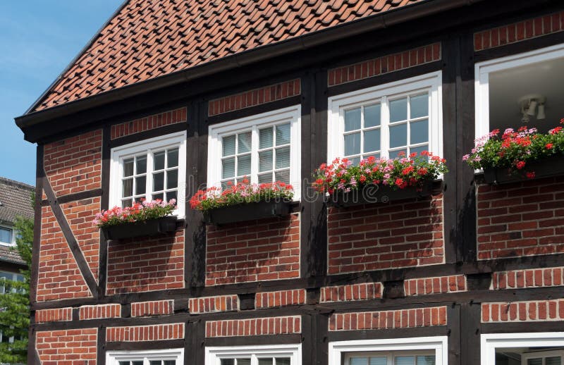 Typische Duitse huizen stock foto. Image of bijtend, betimmerd - 26619608