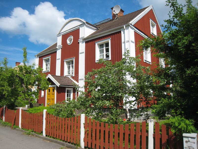Oud Typisch Zweeds Rood Huis. Linkoping. Zweden. Stock Afbeelding ...