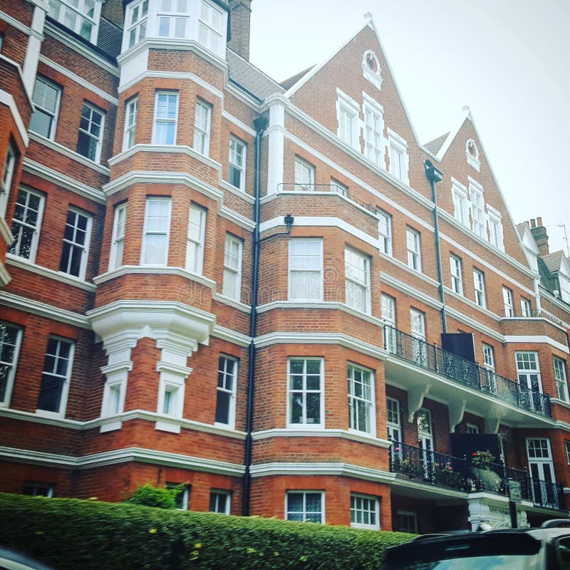 Typisch London stockfoto. Bild von fäule, england, london - 80383650