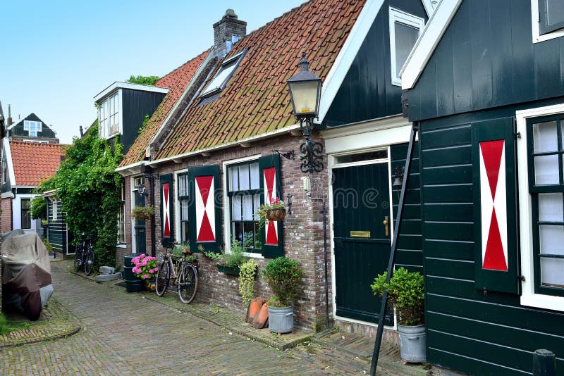 Typische Huizen in Volendam, Holland Stock Foto - Image of bestemming ...