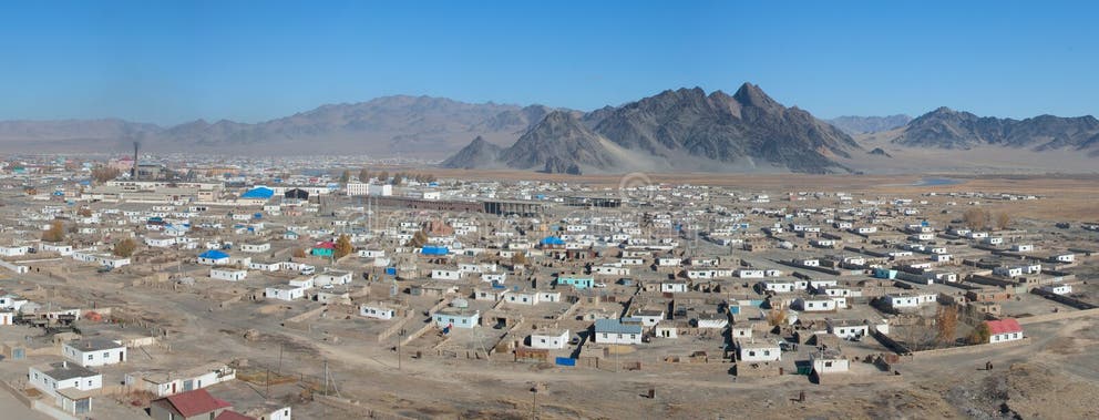 Typische Mongoolse stad stock afbeelding. Image of buitenkant - 24590285