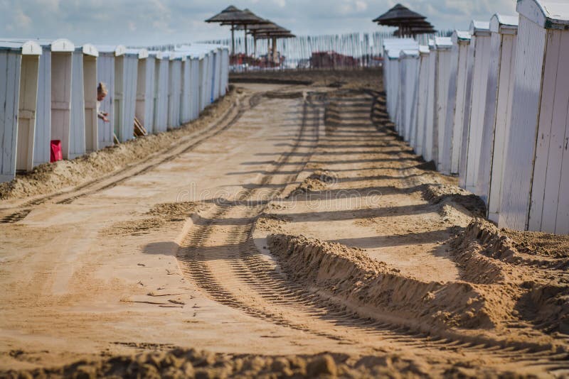 Typische Nederlandse Cabines Op Het Strand in De Ochtend Stock Foto ...