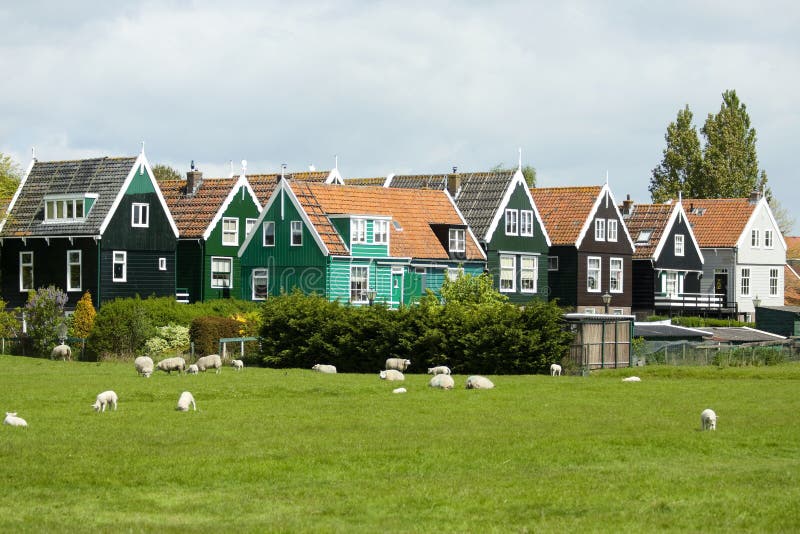 Typische Nederlandse Huizen Stock Foto - Image of huizen, vakantie ...
