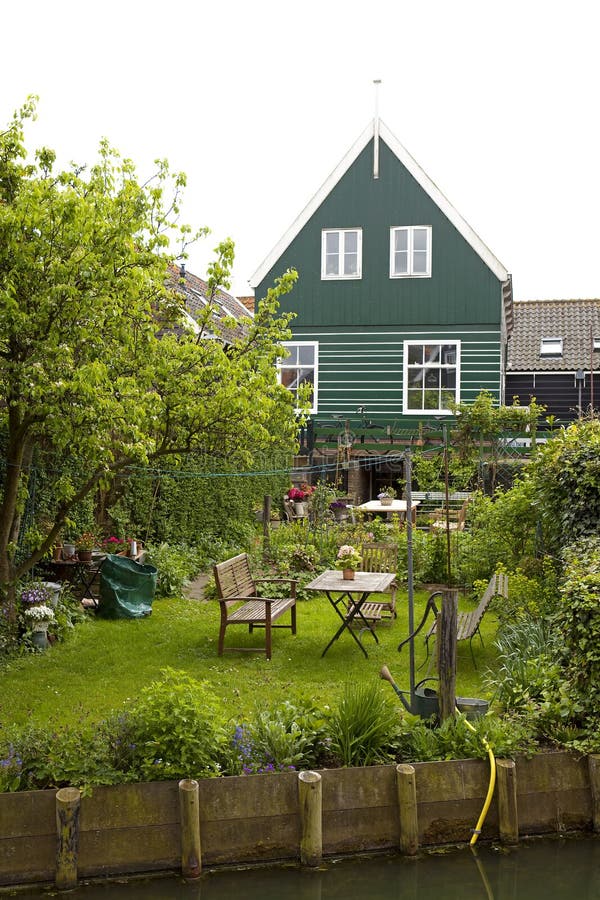 Typische Nederlandse Huizen in Dorp Marken Stock Foto - Image of ...