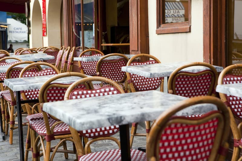 Typisch Parijs Café Op Het Terras Stock Foto - Image of stoep, plaats ...