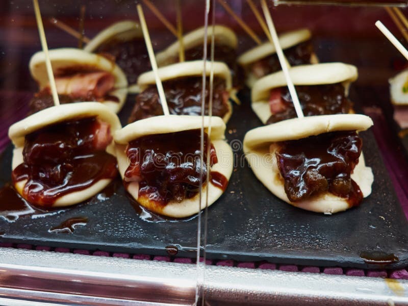 Typische Traditionelle Spanische Tapas Stockfoto - Bild von ...