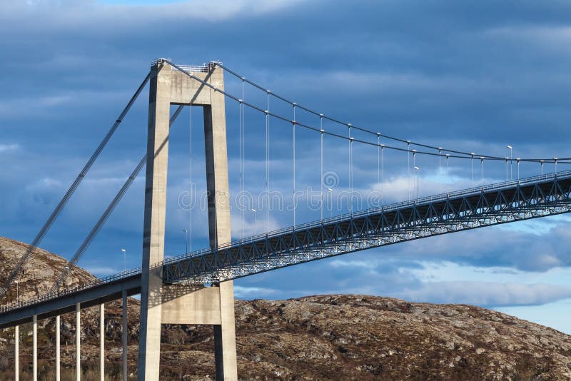 Bil Kabel-bliven Bro I Norge Arkivfoto - Bild av huvudväg, klippa: 35917132