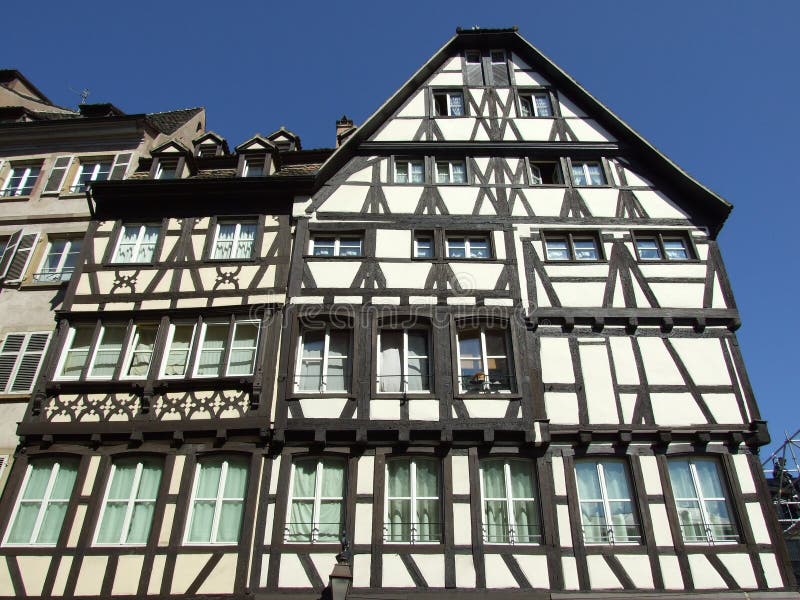 Typiskt franskt hus arkivfoto. Bild av fransman, europeiskt - 4714930