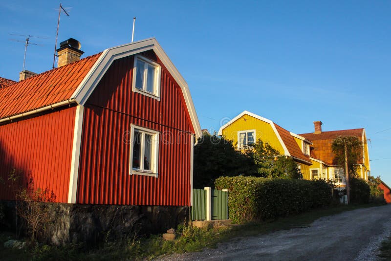 Svenskt rött hus fotografering för bildbyråer. Bild av europa - 59836241