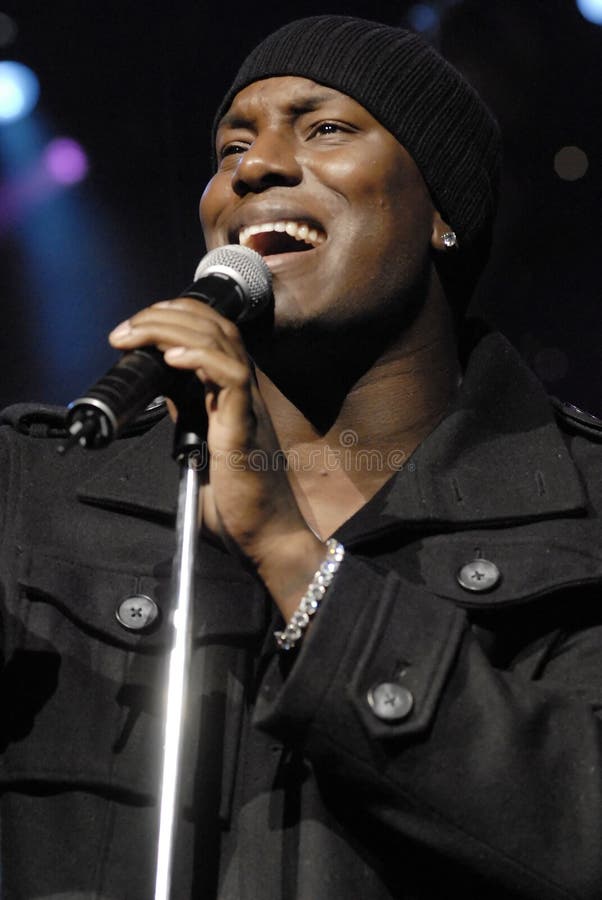 Tyrese performing live. editorial stock image. Image of model - 12693299