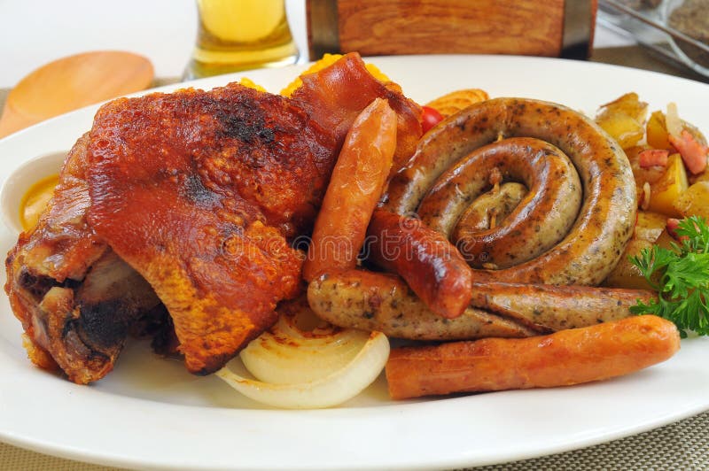 Tysk korv arkivfoto. Bild av avbrotts, kött, matställe - 99981532