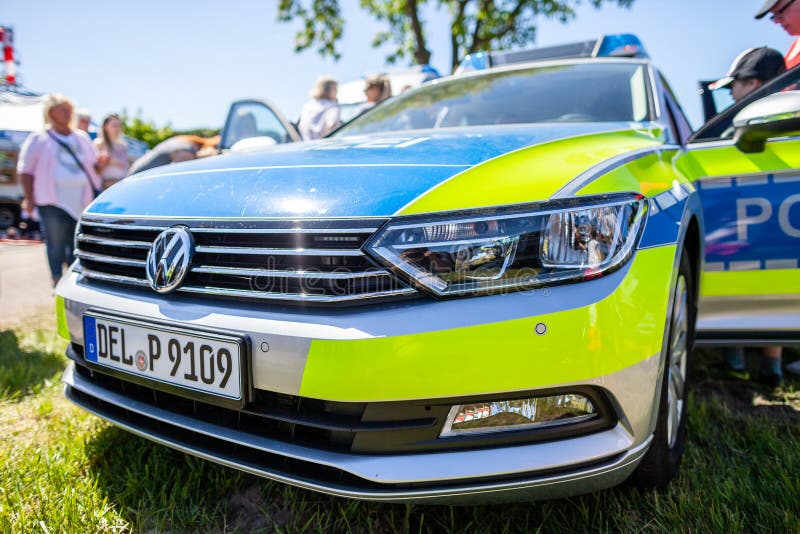 Volkswagen Passat polisbil redaktionell arkivfoto. Bild av trans - 53988608