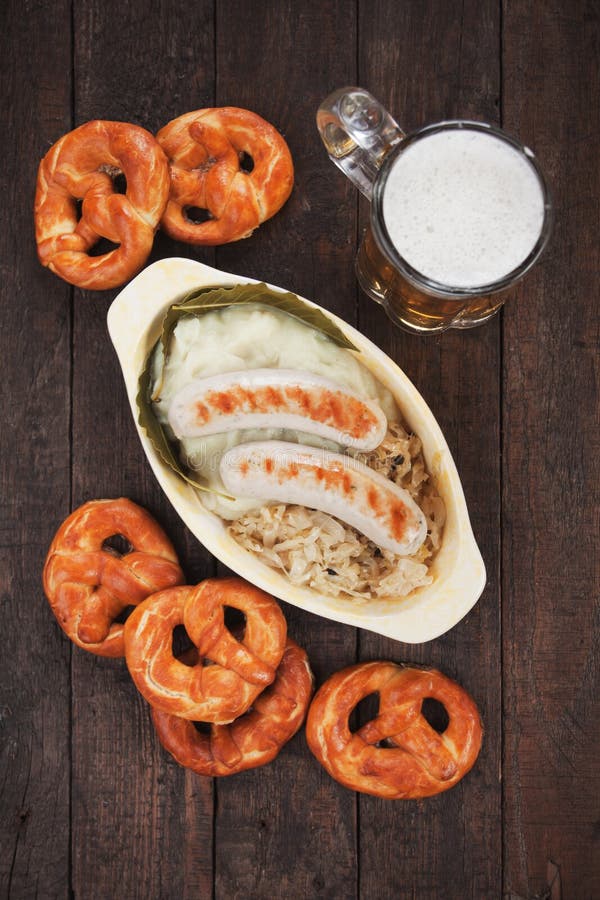 Tysk Vit Korv Med Den Mosade Potatisen Fotografering för Bildbyråer ...