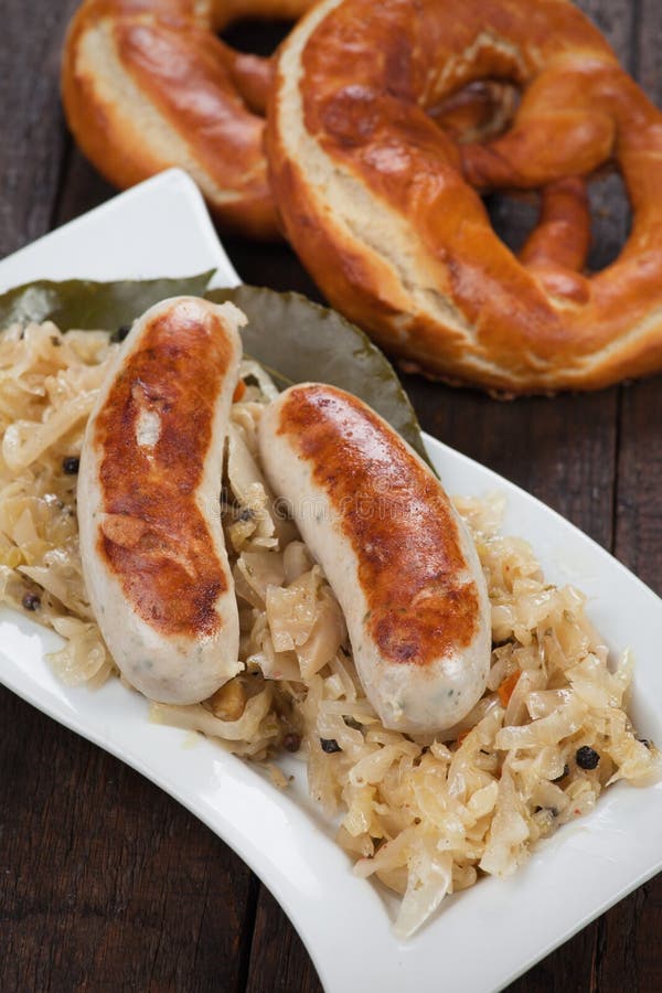 Tysk Vit Korv Med Den Mosade Potatisen Fotografering för Bildbyråer ...