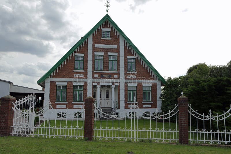 Tyska hus redaktionell bild. Bild av stor, lägre, fasad - 57715401