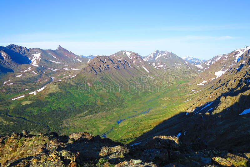 Trogtal Mit Wäldern Und Wiesen Karnische Alpen Österreich Stockbild ...
