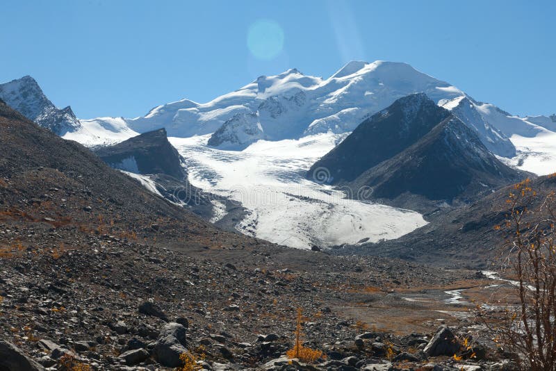 U-shaped Valley stock image. Image of horizontal, environment - 67953997