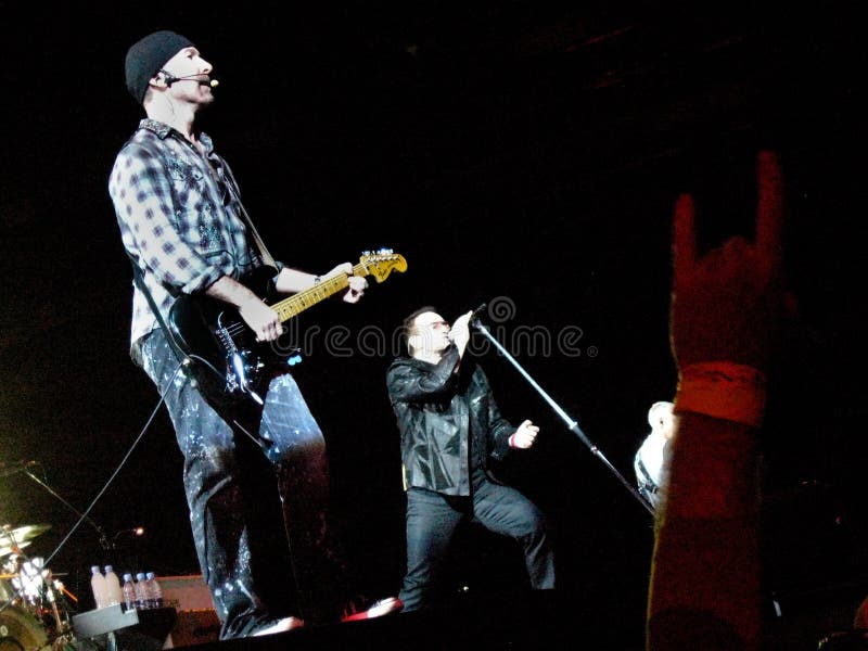 U2 360 Tour editorial photo. Image of guitar, plaid, sing - 11204756