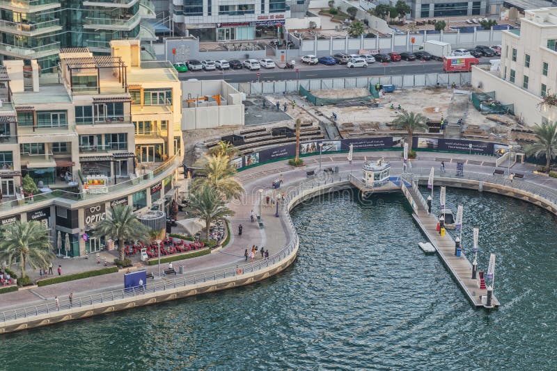 UAE/DUBAI 20 DEZ 2018 - Top View of Dubai Marina Promenade. UAE ...