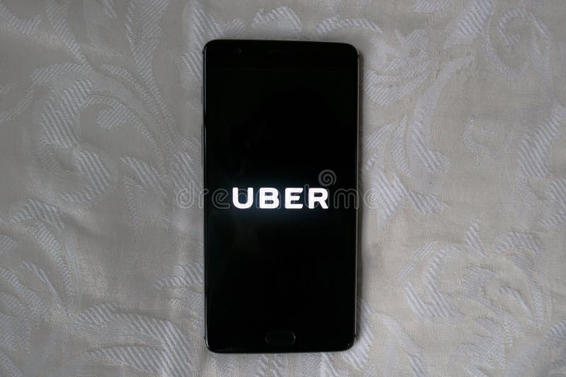 Using the Uber App on a Smartphone - City Maps and Transportation ...