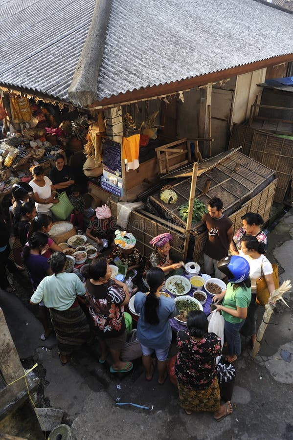 Ubud market editorial stock image. Image of worker, trade - 21182624