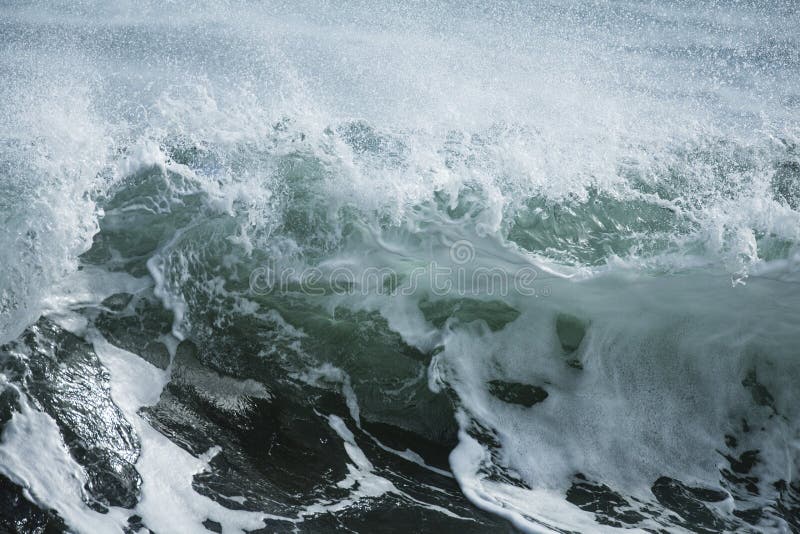 Ufer-Bruch stockfoto. Bild von brechen, ufer, welle, speicherauszug ...