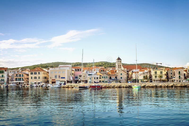 Stadt Von Hafen Und Von Monument Vodice Stockbild - Bild von ozean ...