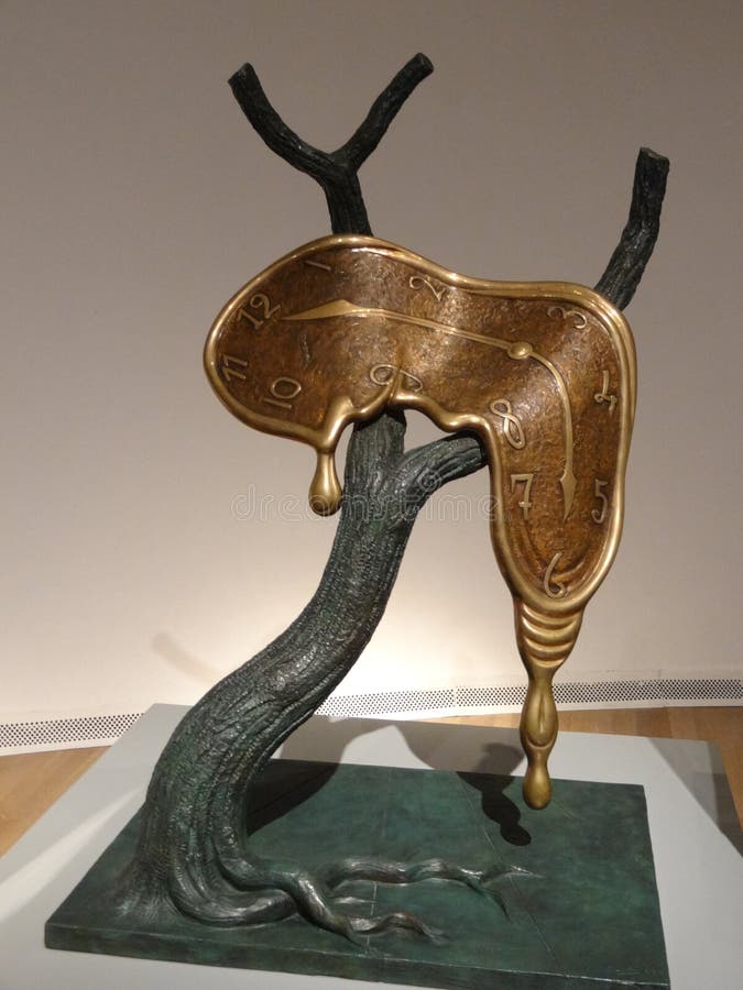 Uhr von Salvador Dali redaktionelles stockfoto. Bild von salvador ...