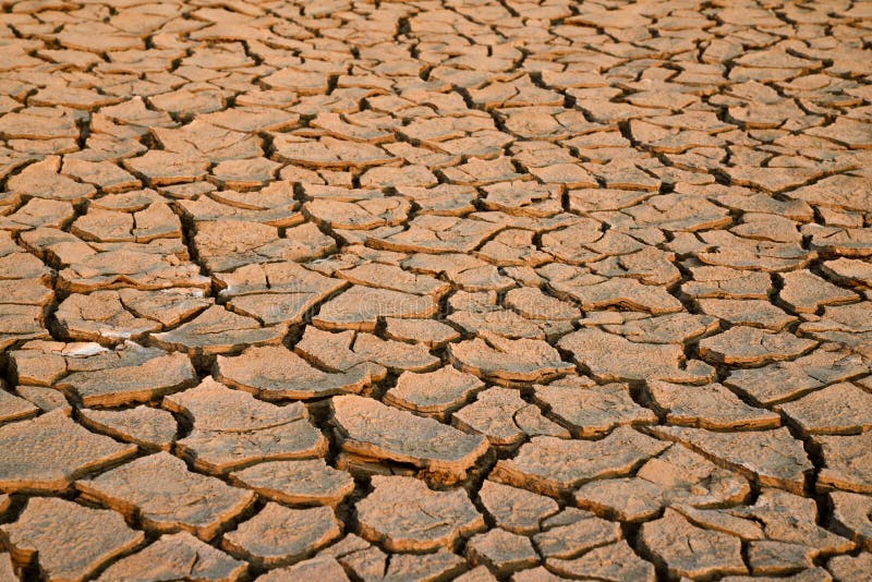Uitgedroogd land stock foto. Image of hongersnood, geologie - 34998756