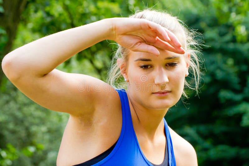 Uitgeput meisje stock afbeelding. Image of wijfje, doorsmelting - 38371105