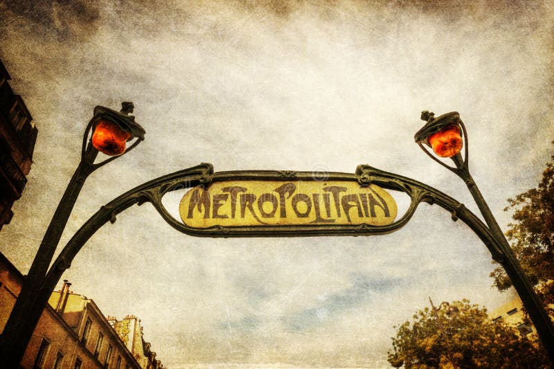 Uitstekend Stijlbeeld Van Een Metro Post in Parijs Redactionele Foto ...