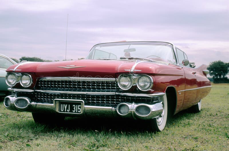 Uitstekende Auto (rood Convertibel Cadillac) Redactionele Afbeelding ...