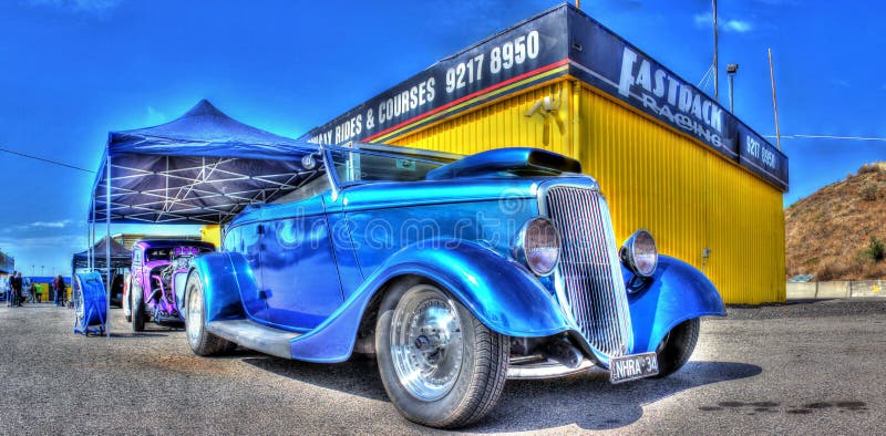 Uitstekende blauwe auto redactionele foto. Image of ford - 62147906