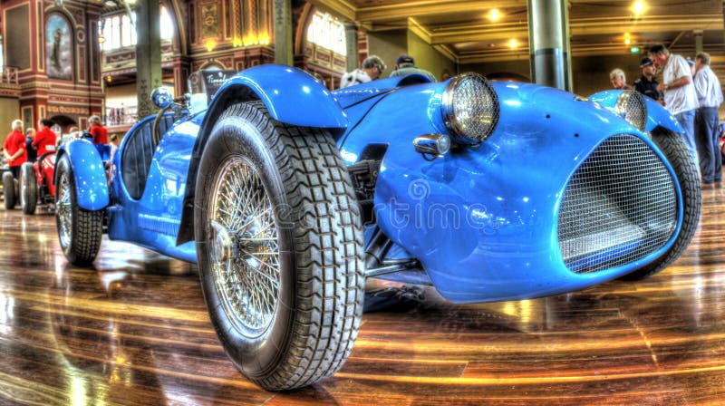 Uitstekende blauwe auto redactionele foto. Image of ford - 62147906