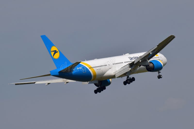 Ukraine International Airlines Boeing 777 Fotografía editorial - Imagen ...