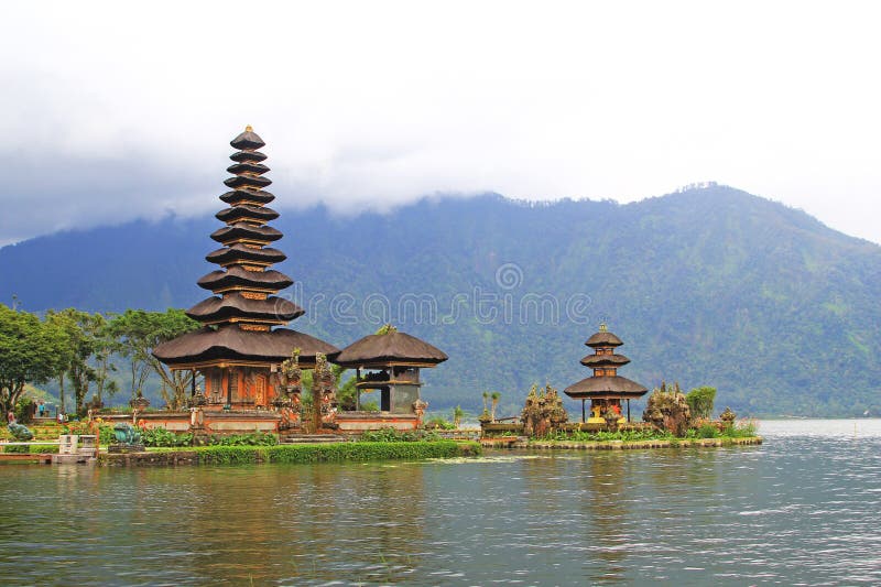 Ulun Danu Beratan Temple. Pura Ulun Danu Bratan Stock Photo - Image of ...