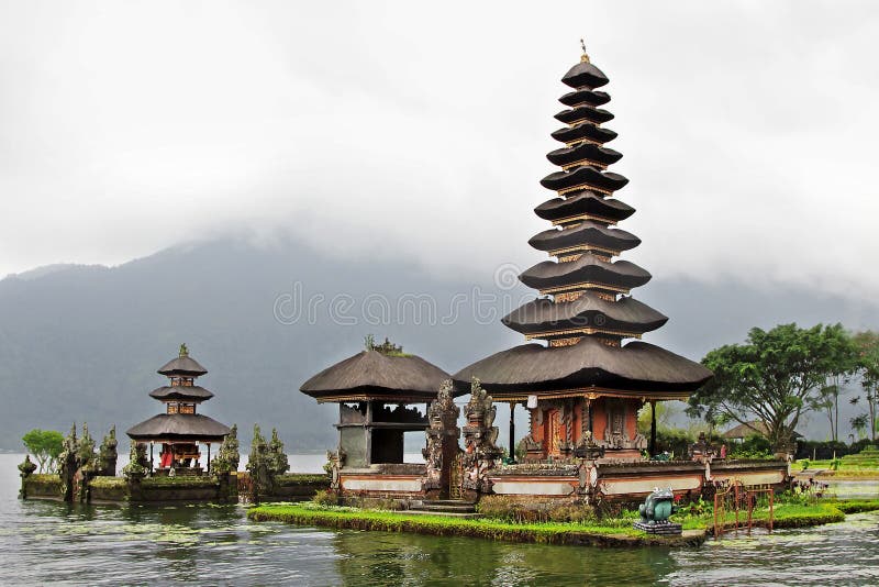 Ulun Danu Temple Picture. Image: 29118731
