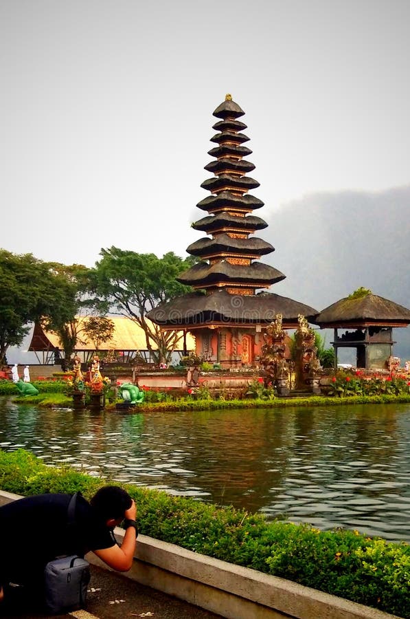 The Ulun Danu Temple editorial image. Image of bali - 127767025